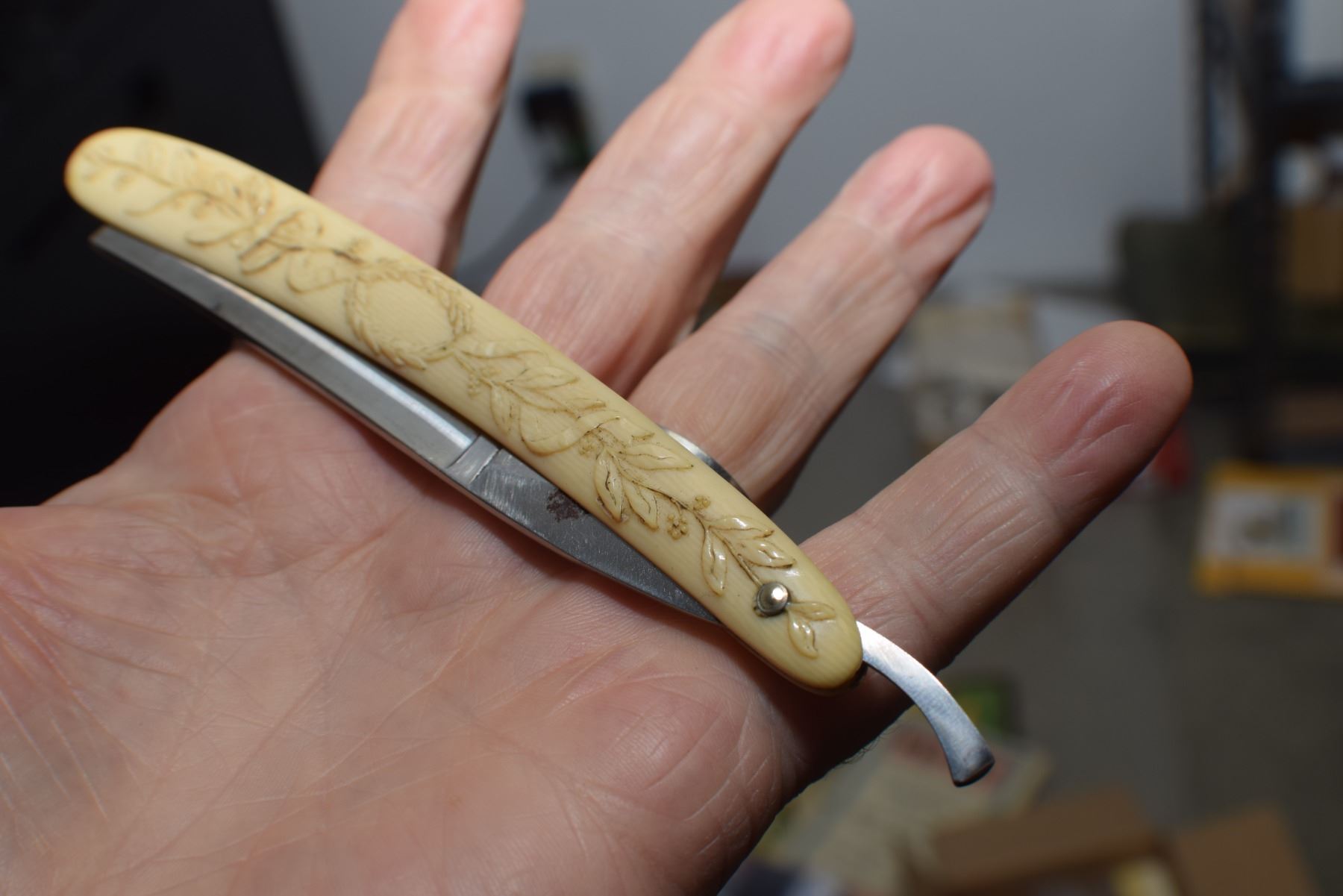 Antique Shapleigh Hardware Ornate Straight Razor