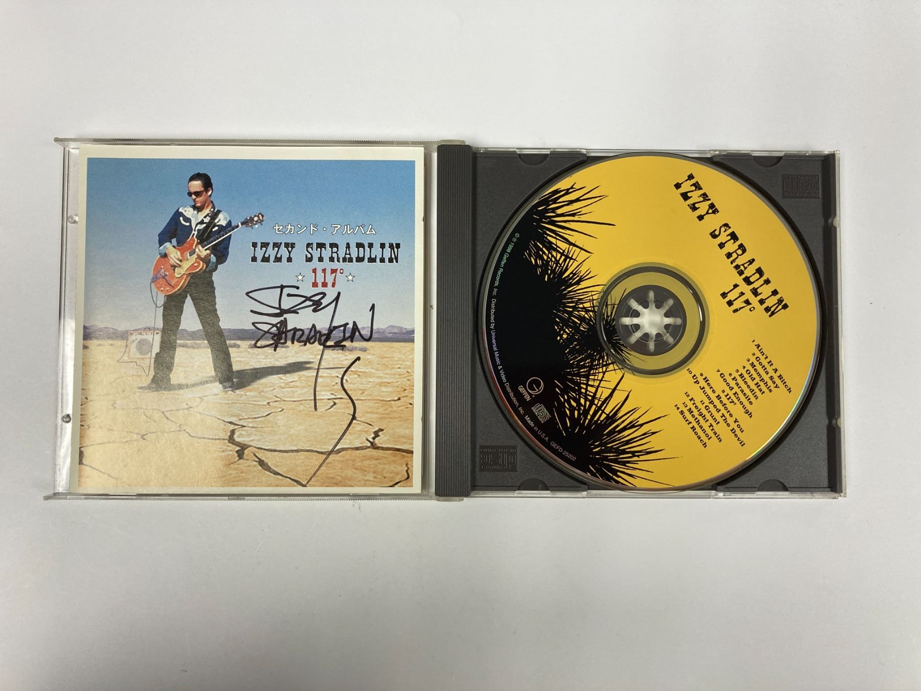 Autograph Signed Izzy Stradlin 117 CD