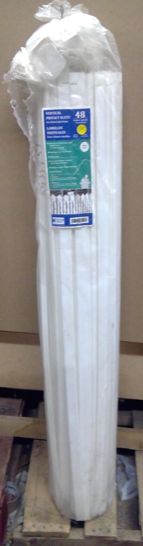 Bag of white vertical privacy slats - Schmalz Auctions