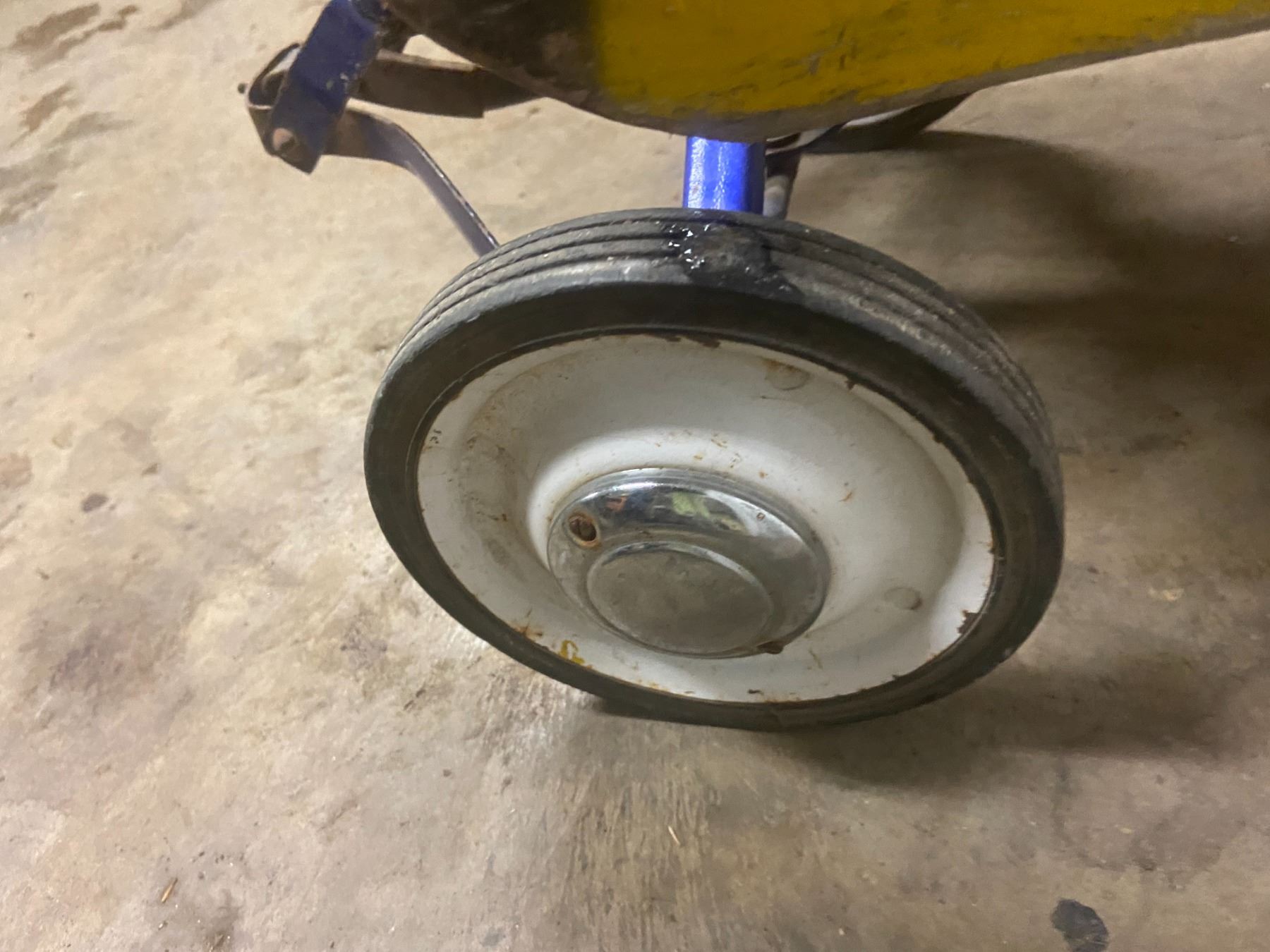 Childs Wooden Wagon, Original Hub Caps