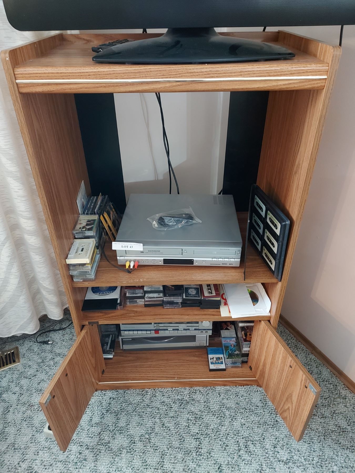 Magnasonic DVD/VCR dual deck incl A/V cables; Panasonic radio/cassette ...