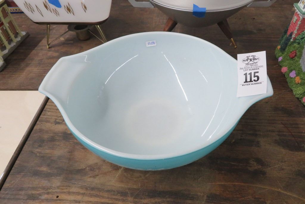 Vintage Teal Pyrex Bowl