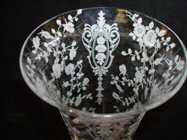 Cambridge ROSEPOINT Crystal Vase with Keyhole Foot: