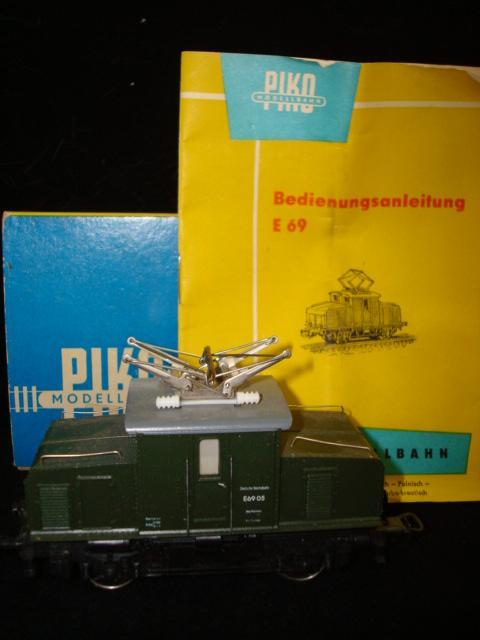 PIKO HO Scale E69 Locomotive: