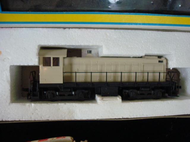 ATLAS HO Scale S-4 Diesel and Switch Engine: