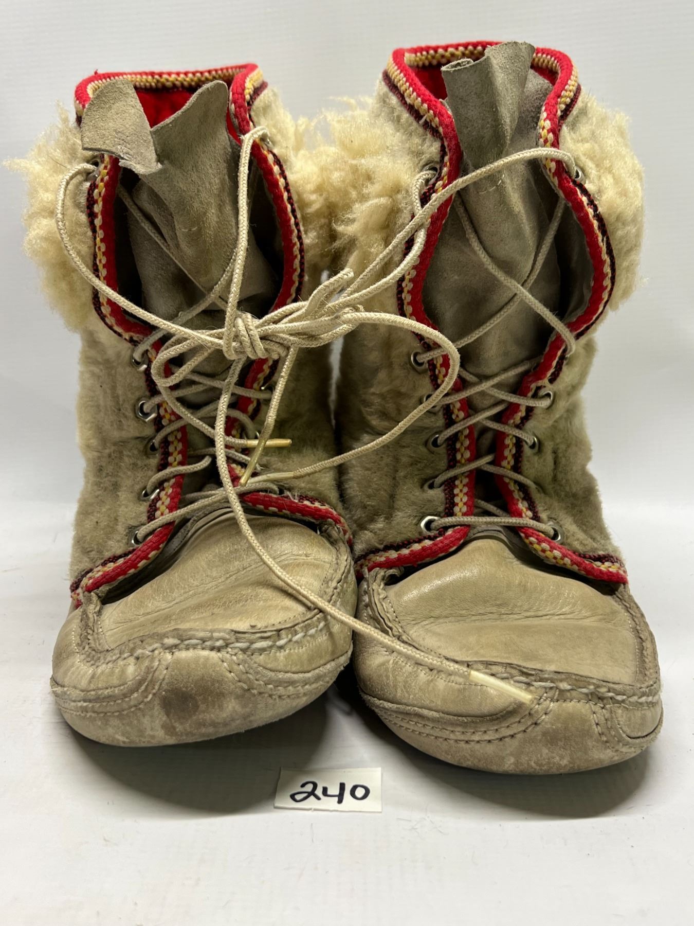 First Nations Footwear Mukluks Foot Approx: 10x3.75" 8.5"T