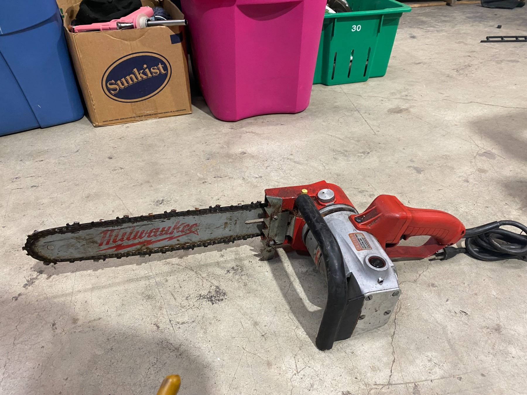 Milwaukee electric chain saw