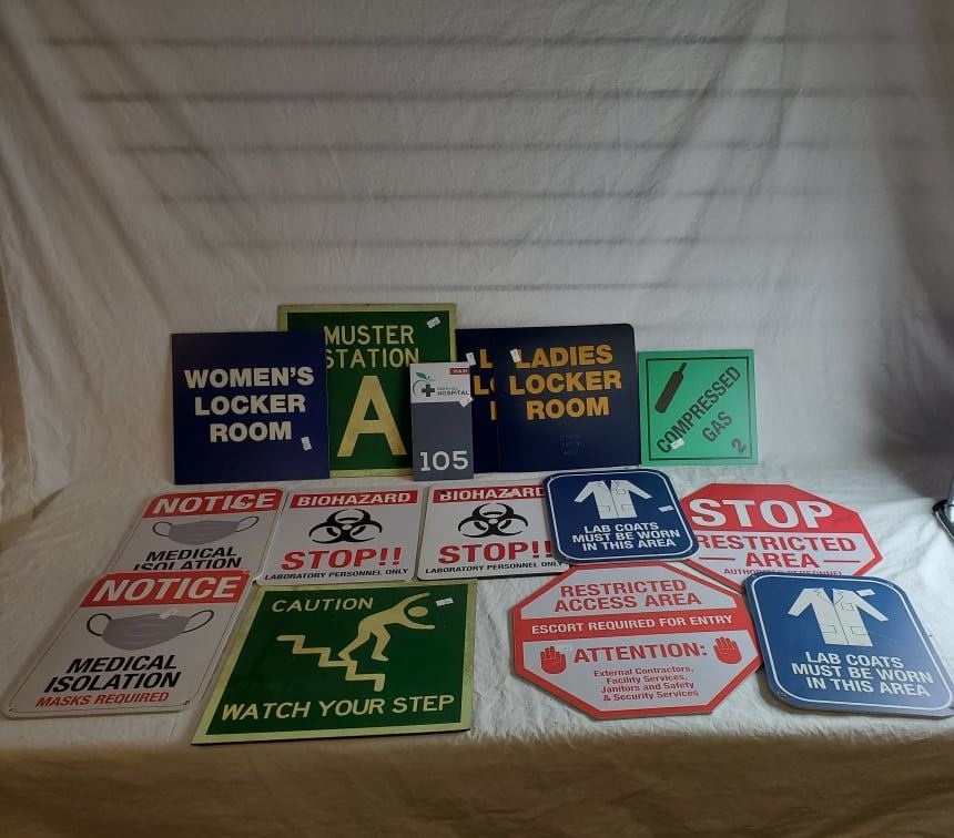 15 movie prop signs