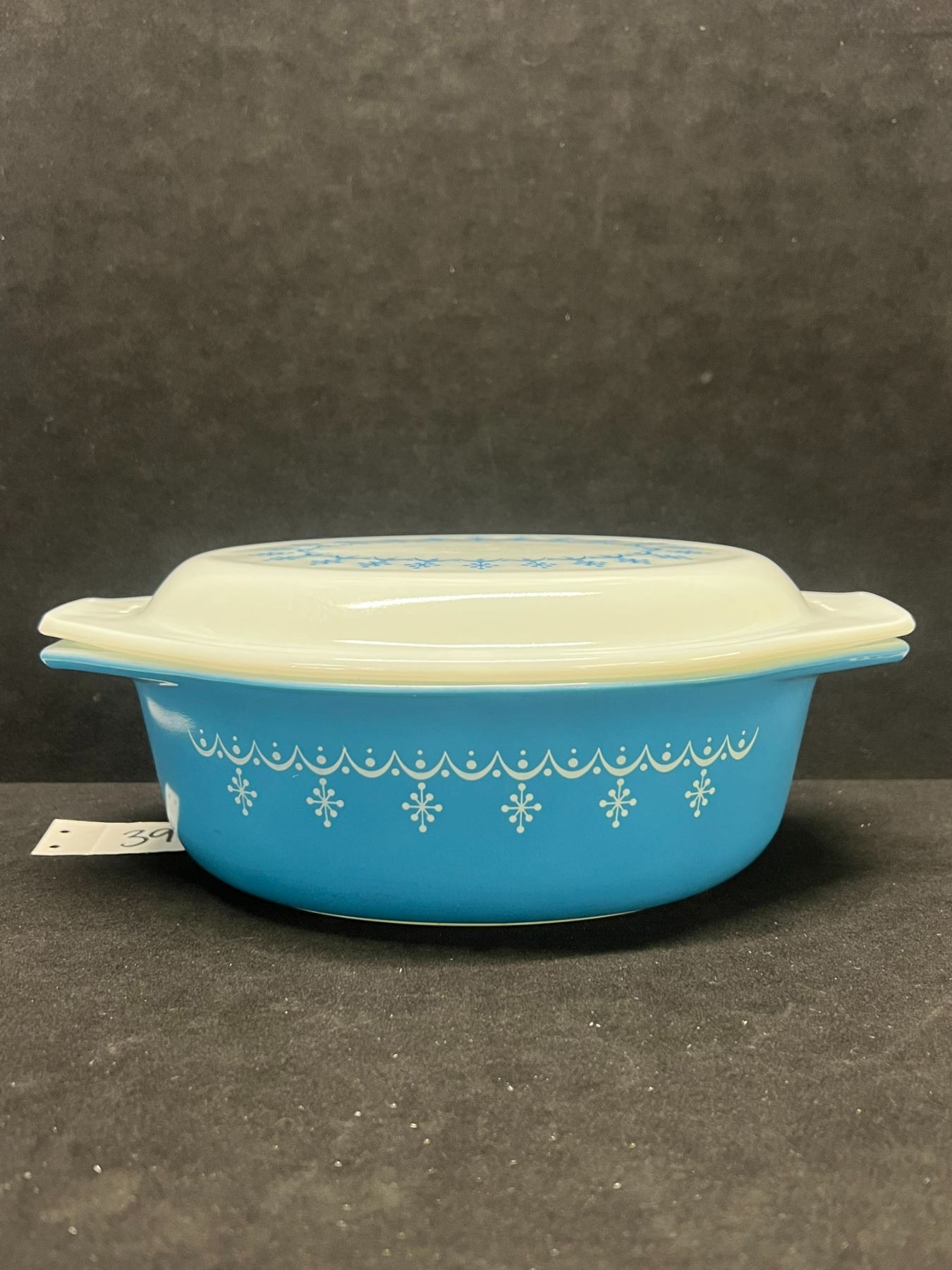 Vintage Pyrex Blue Snowflake Garland w/ milk glass lid 1.5 QT