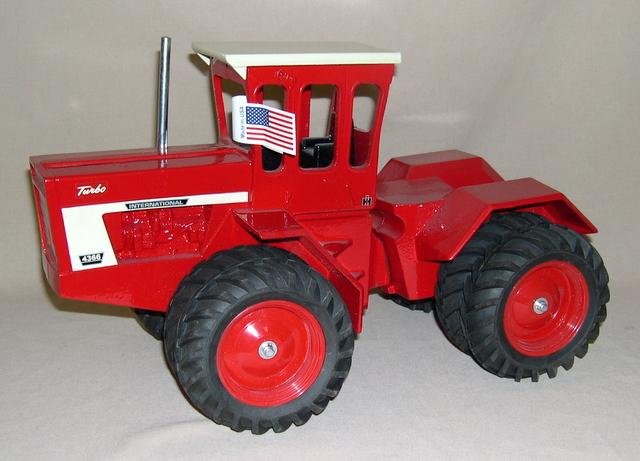 IH 4366 w/ Duals 1/16th Scale by Scale Models--shelf Model