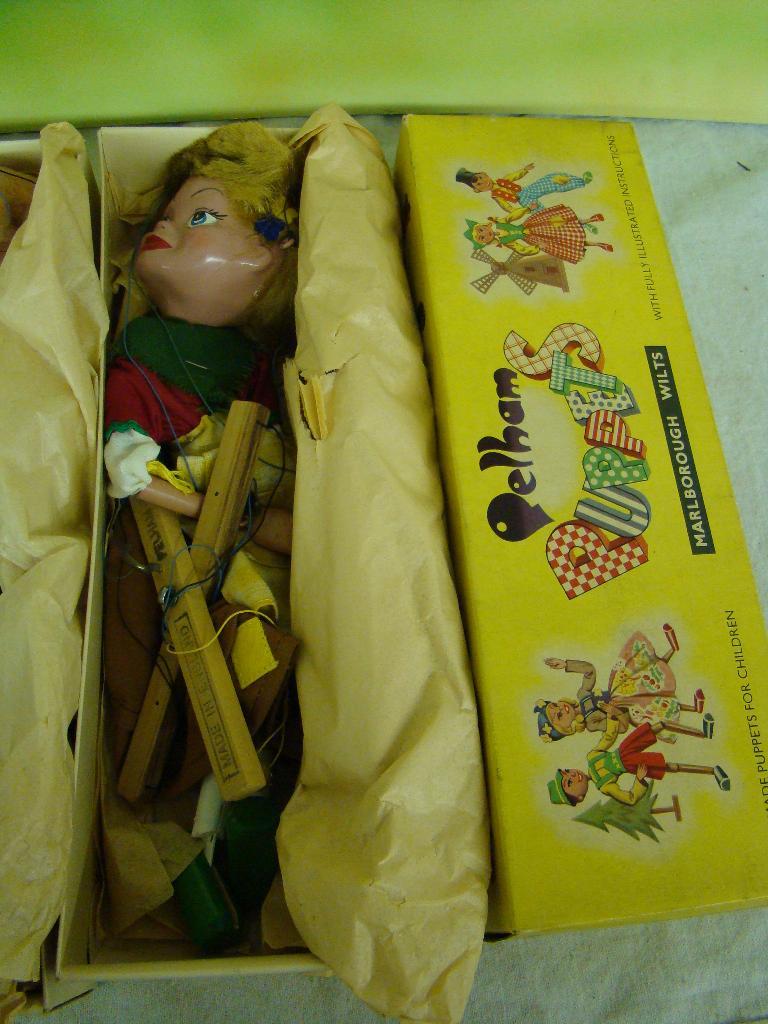 Boxed Pelham Puppets & Stage Hansel Gretel & Witch