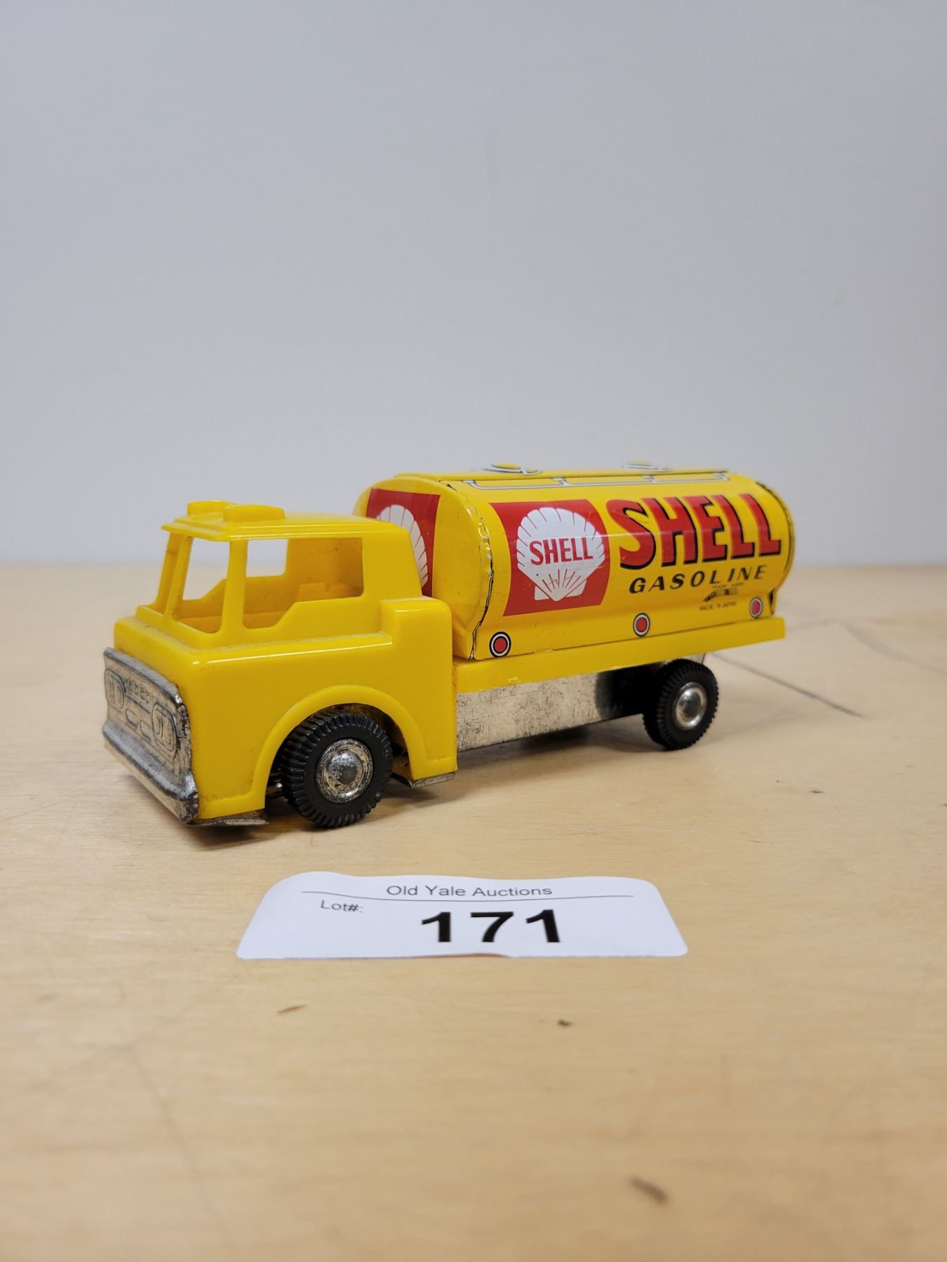 1970 SHELL GASOLINE FRICTION TOY TRUCK