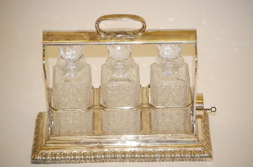 WALKER & HALL SHEFFIELD PLATED 3 BOTTLE TANTALIS