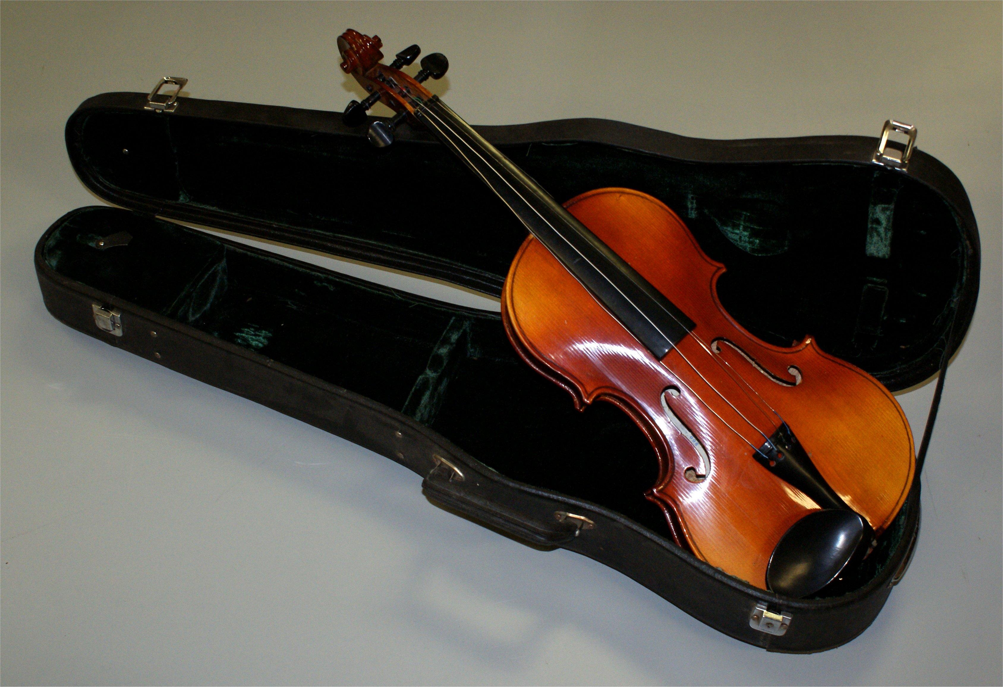 MODERN VIOLIN WITH CASE, NO BOW