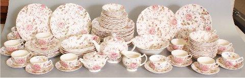 93 PIECE JOHNSON BROTHERS "ROSE CHINTZ" CHINA DIN