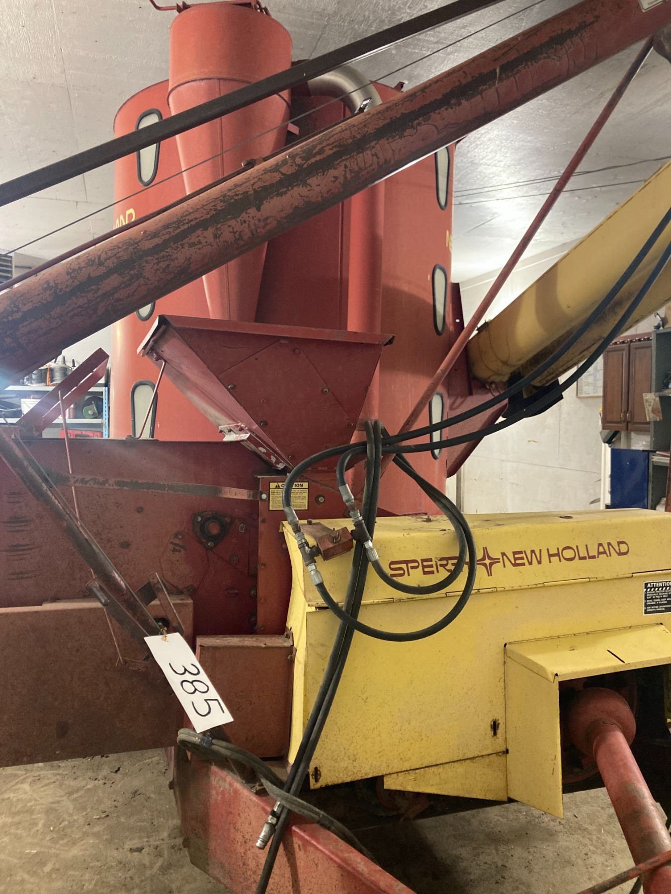 359 NH mixer mill comes with bale intake, new hammers, electric winch ...