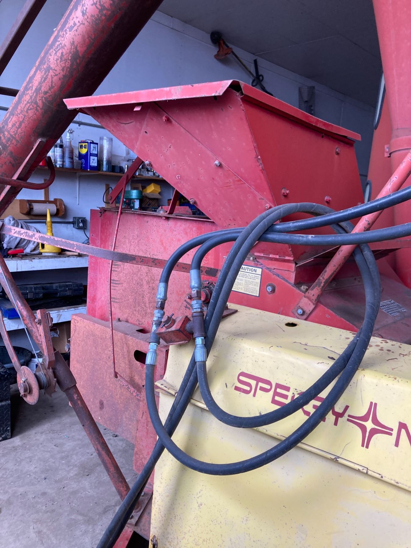 359 NH mixer mill comes with bale intake, new hammers, electric winch ...