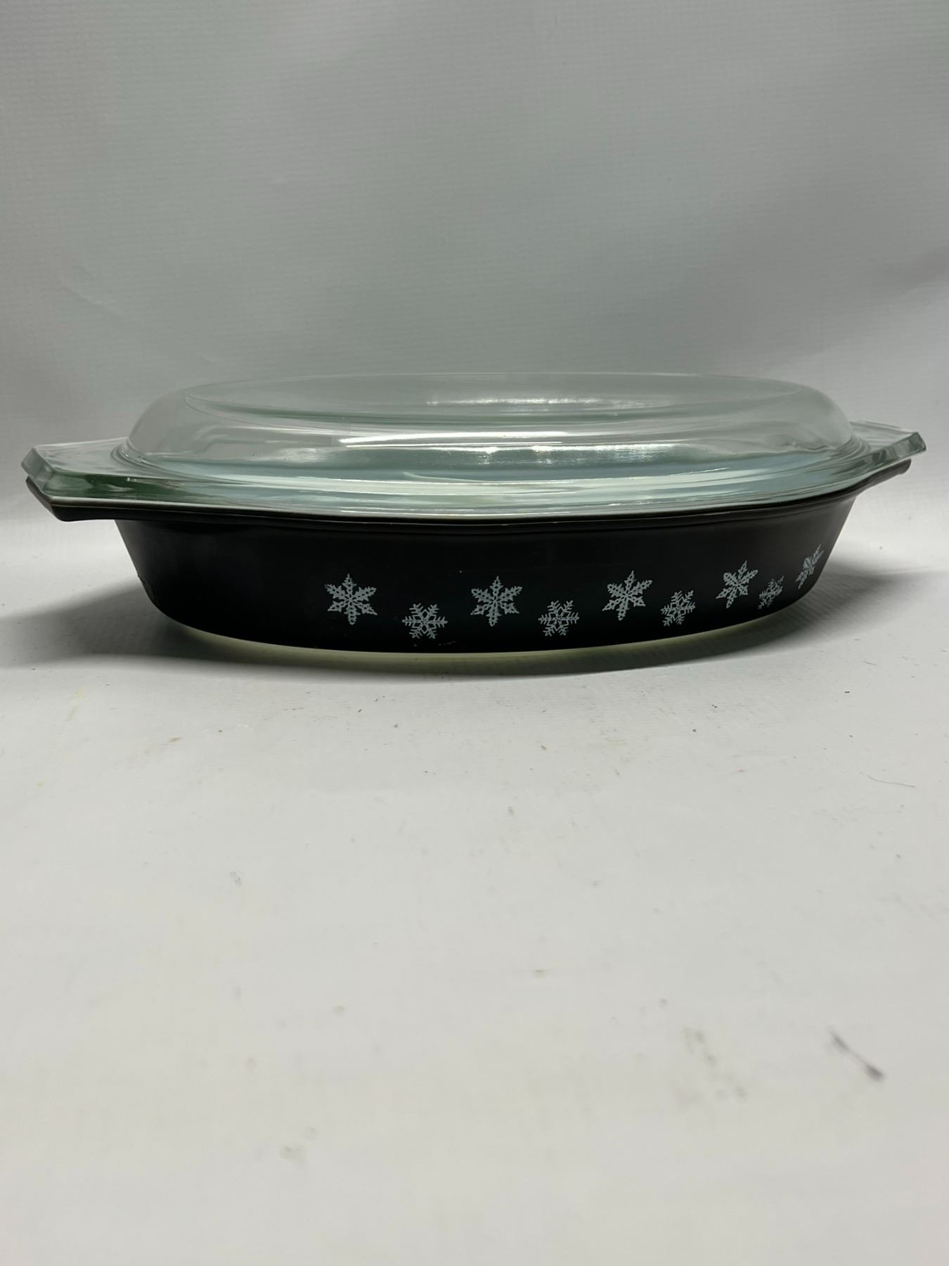 Pyrex Black Charcoal Snowflake Divided Casserole w/lid (see descript)