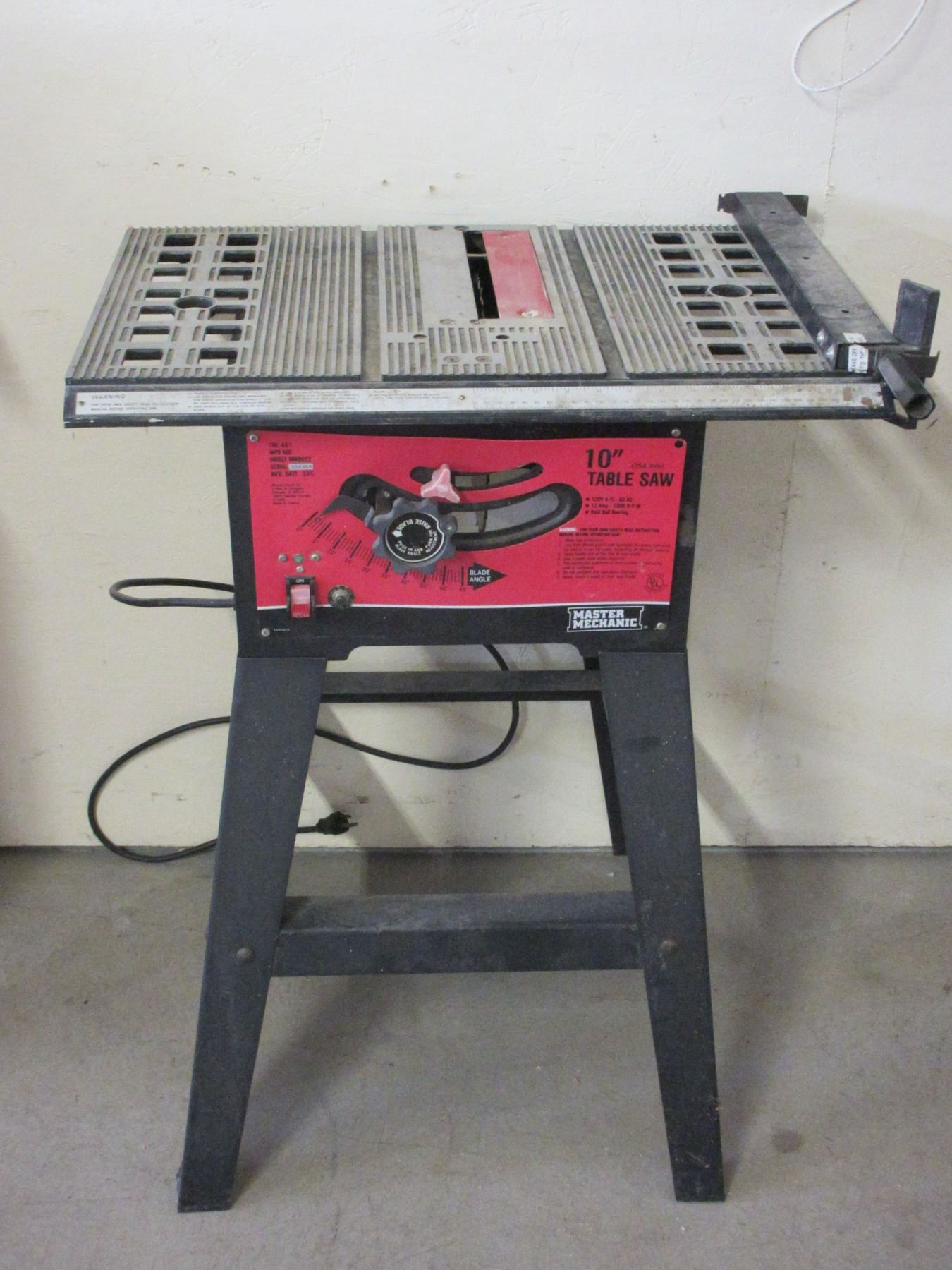 Master Mechanic 10" Table Saw- Good Condition- Works