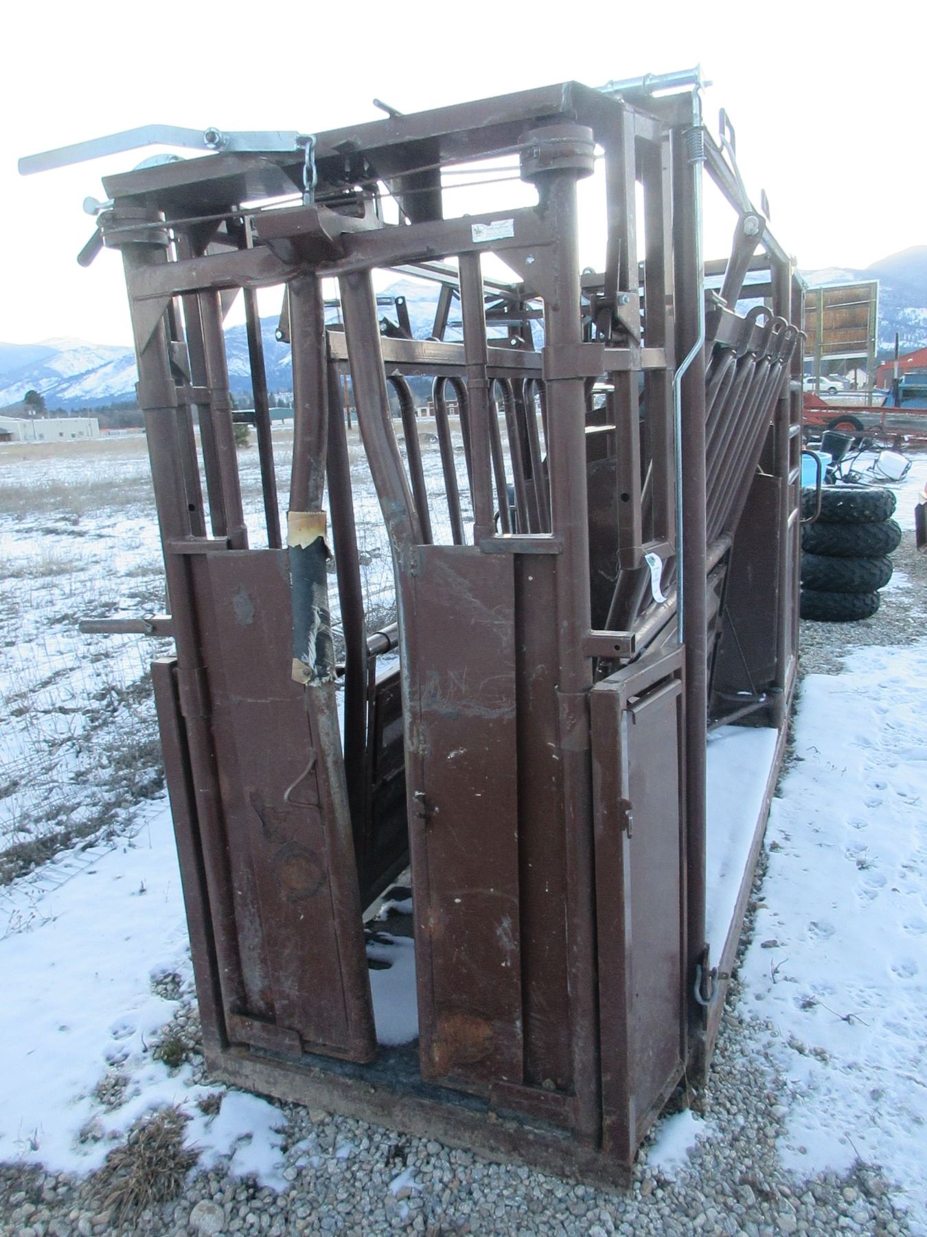 Hiqual Livestock Chute- Adjustable- Scissor Gate- Access Gates On Both ...