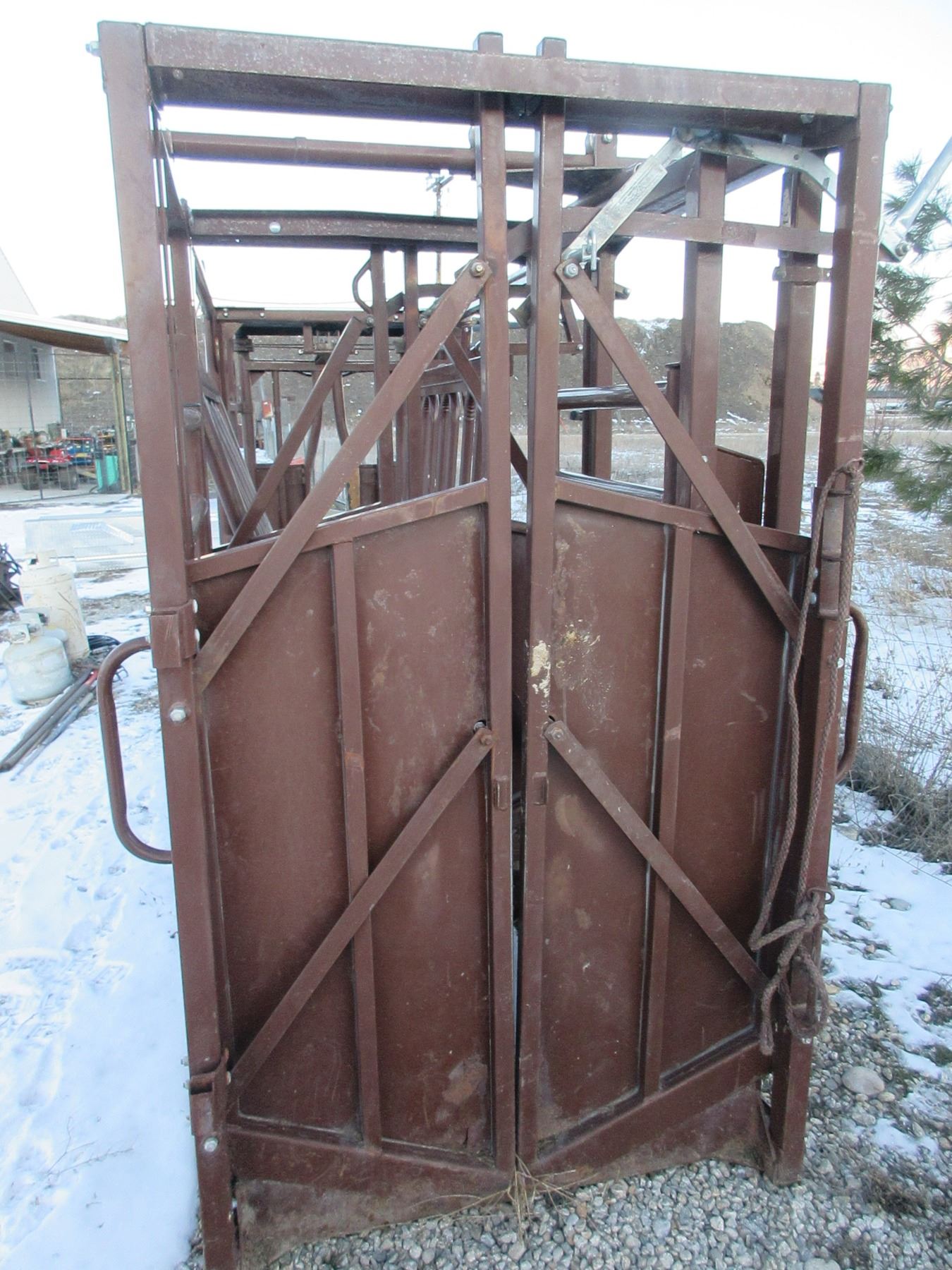 Hiqual Livestock Chute- Adjustable- Scissor Gate- Access Gates On Both ...