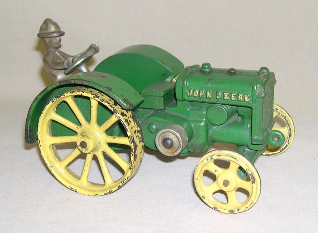 JD Vindex Cast Iron D Tractor w/ Driver