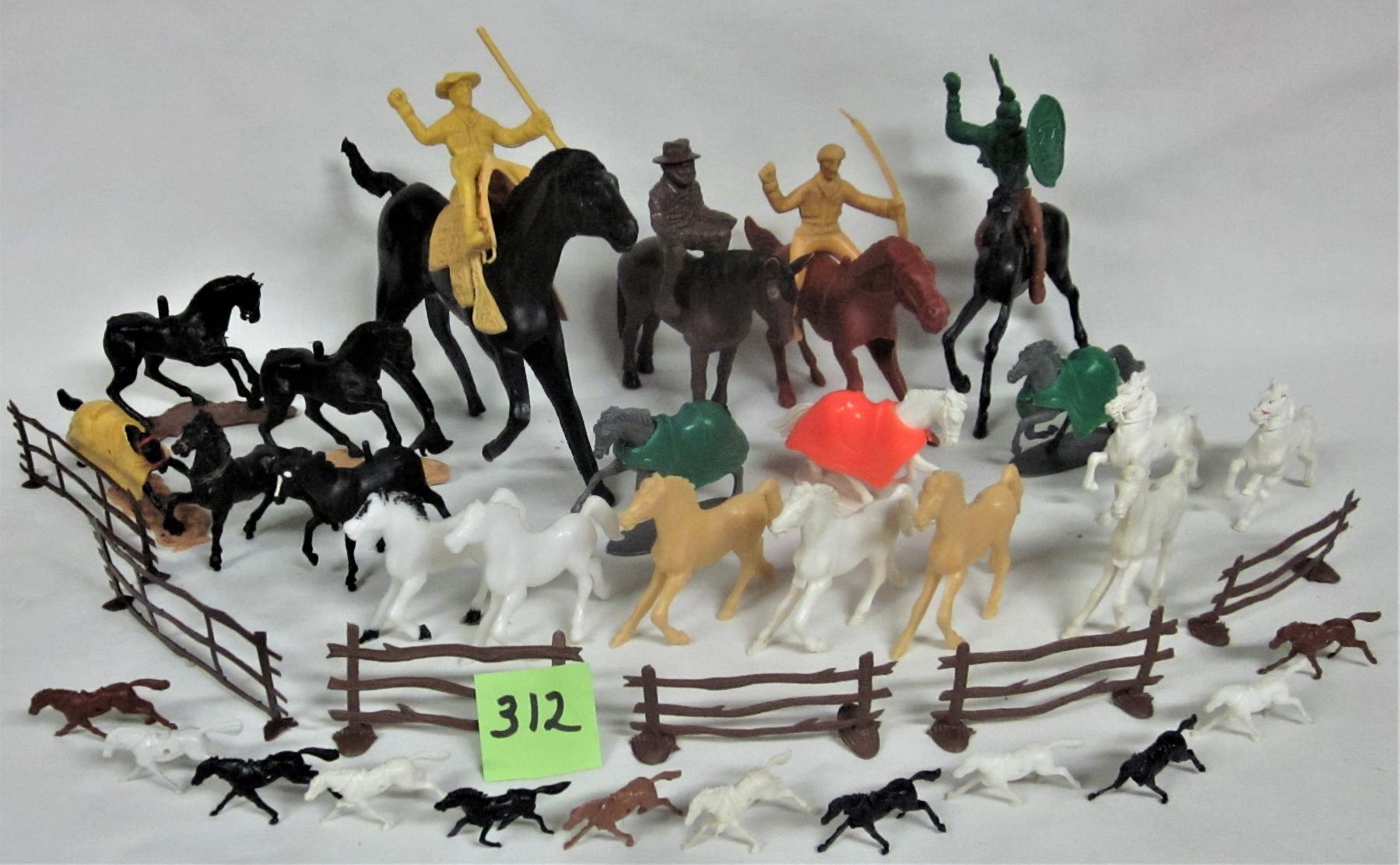 Lot 32 Plastic Horses, Action Figures, Fencing
