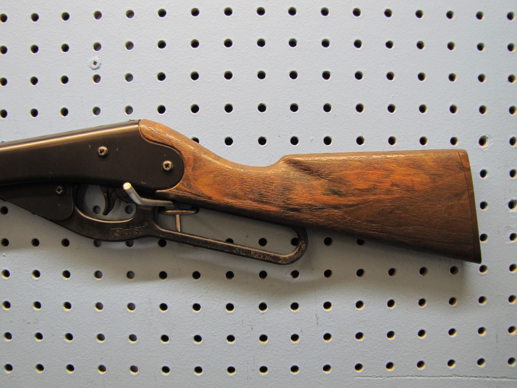 pair of Daisy BB guns. number 105b and number 1105. Excellent condition ...