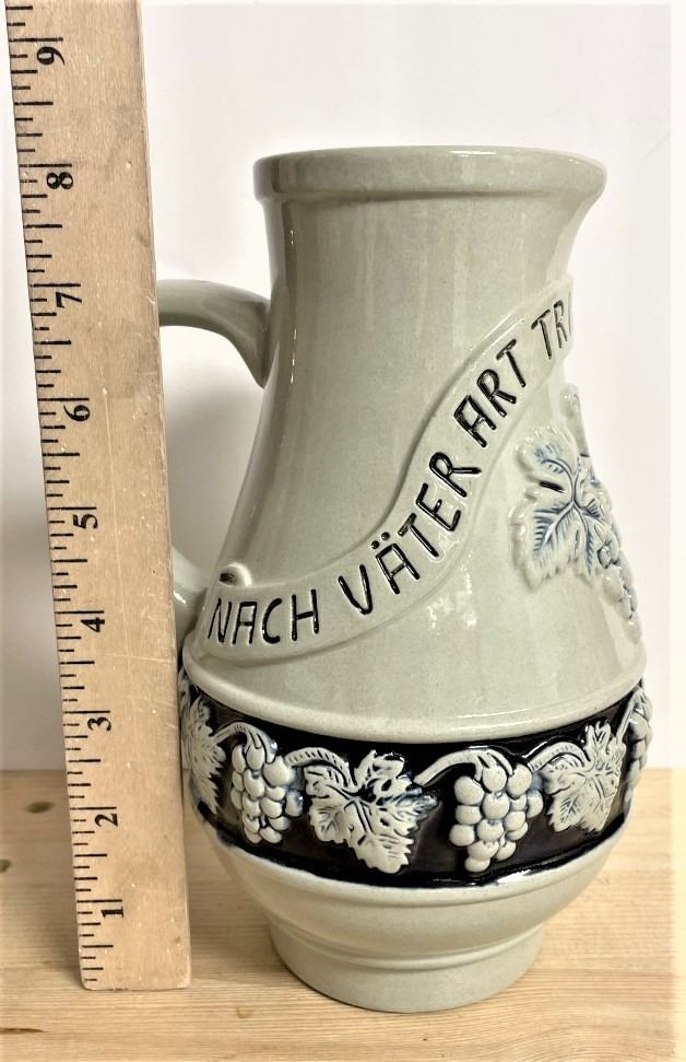 Nach Vater Art Trinkt Wein Aus Stein pitcher. Made in Western Germany