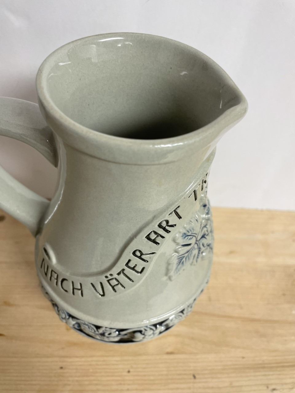 Nach Vater Art Trinkt Wein Aus Stein pitcher. Made in Western Germany