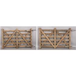 LOT RUSTIC WOOD SWINGING GATES