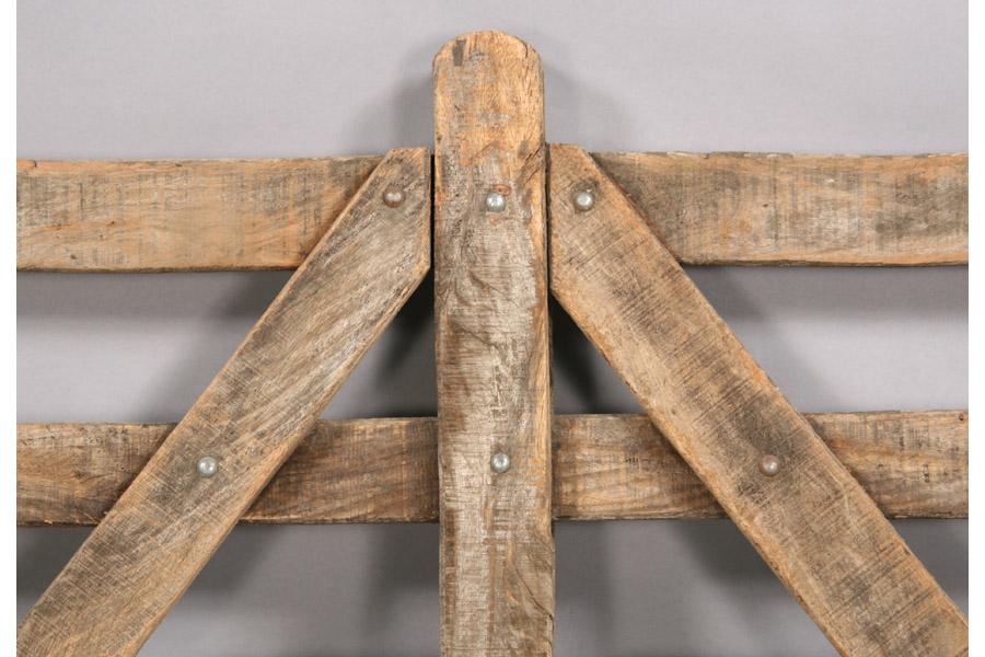 LOT RUSTIC WOOD SWINGING GATES