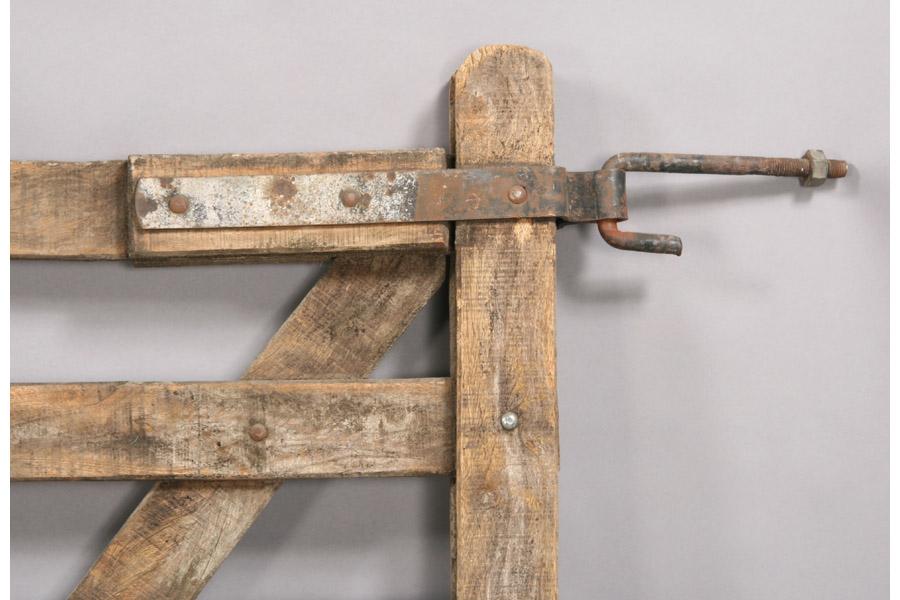 LOT RUSTIC WOOD SWINGING GATES