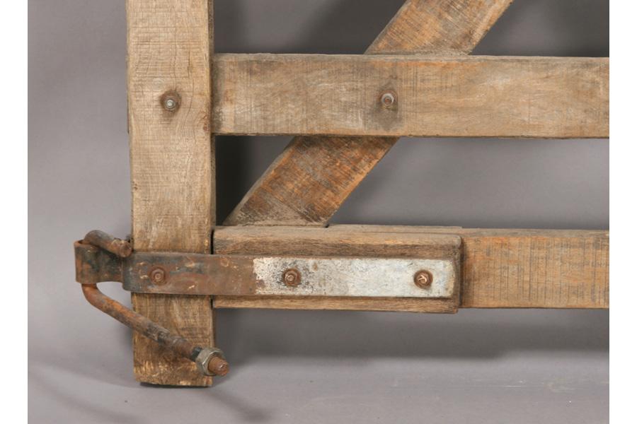 LOT RUSTIC WOOD SWINGING GATES