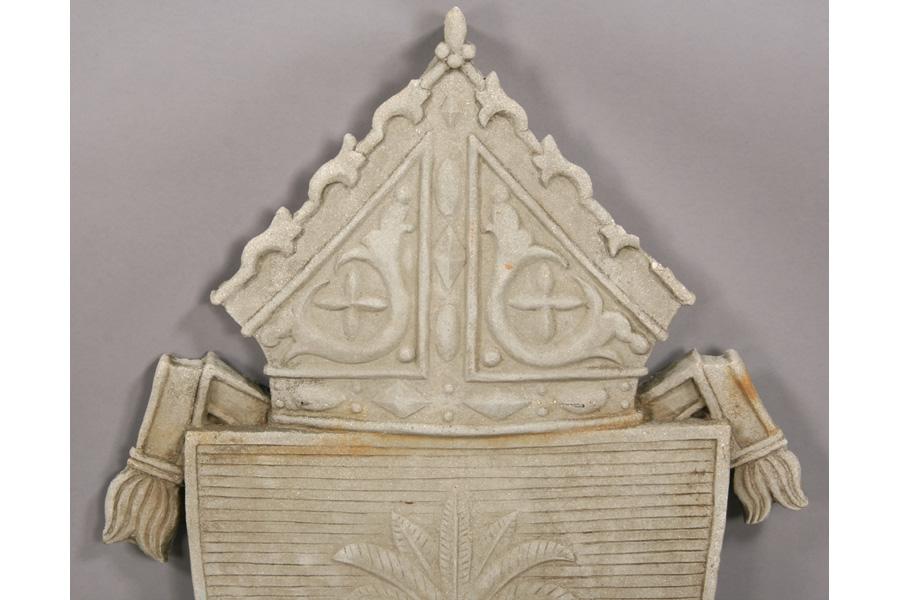 CAST STONE FAMILY CREST FORM OF A SHIELD