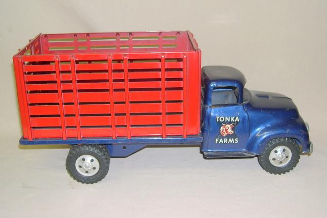 1957 Tonka Farms High Rack Stake Truck w/ Original Animals & Corral