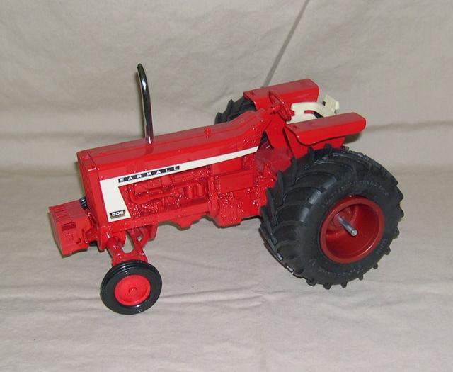 IH Farmall 806 Custom Pulling Tractor