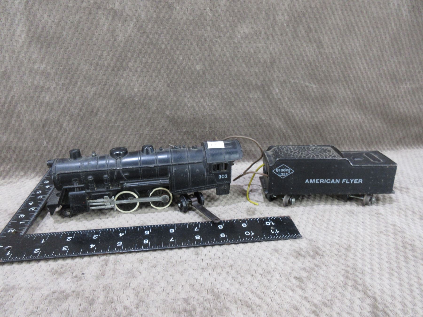 Steam Locomotive & Tender - Reading Lines 302