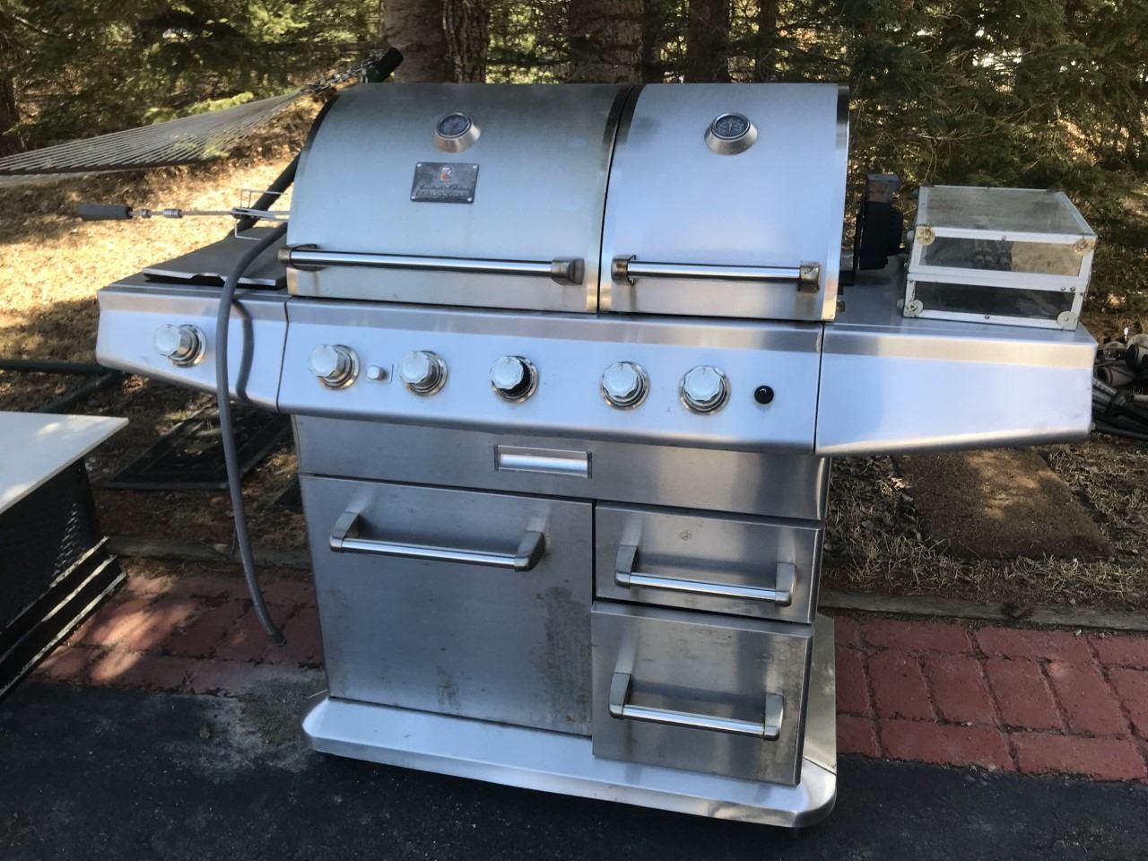 DRIVEWAY: Presidents Choice BBQ