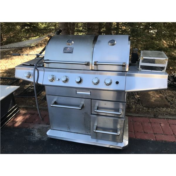 DRIVEWAY: Presidents Choice BBQ