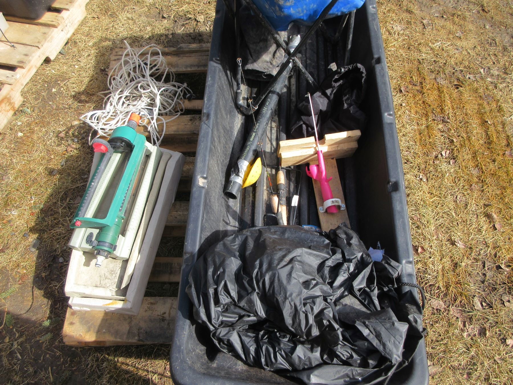 BEHIND SHOP: Pallet with Assorted Items