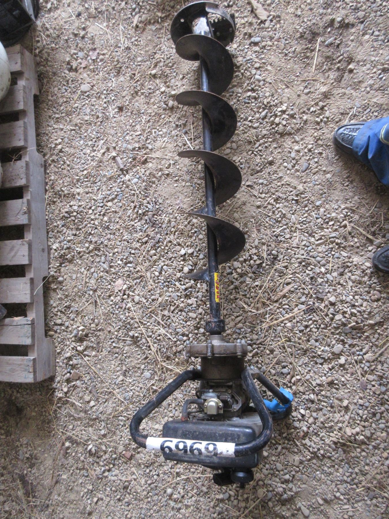 TARP SHED: Jiffy Gas Ice Auger
