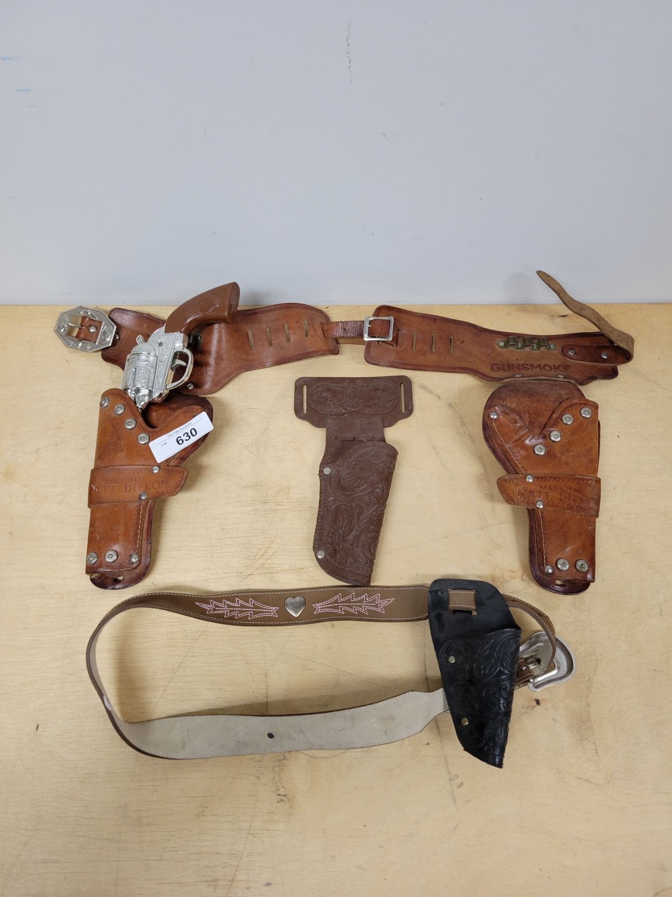 VINTAGE GUNSMOKE MARSHALL MATT DILLON LEATHER HOLSTER W/GUN & 2 HOLSTERS