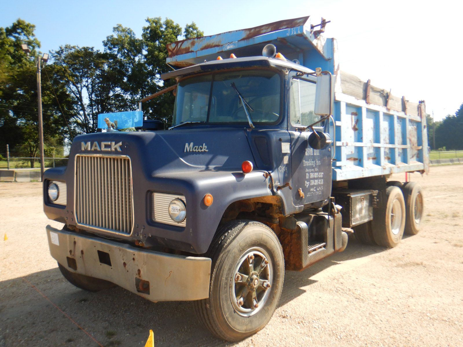 1976 MACK DM685 Dump Truck