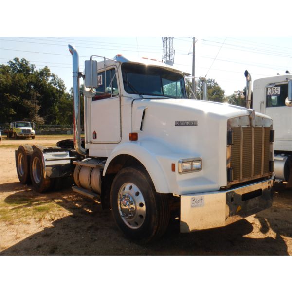 1995 KENWORTH T800 Day Cab Truck