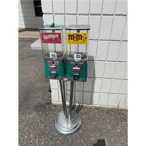 Beaver candy machine with key