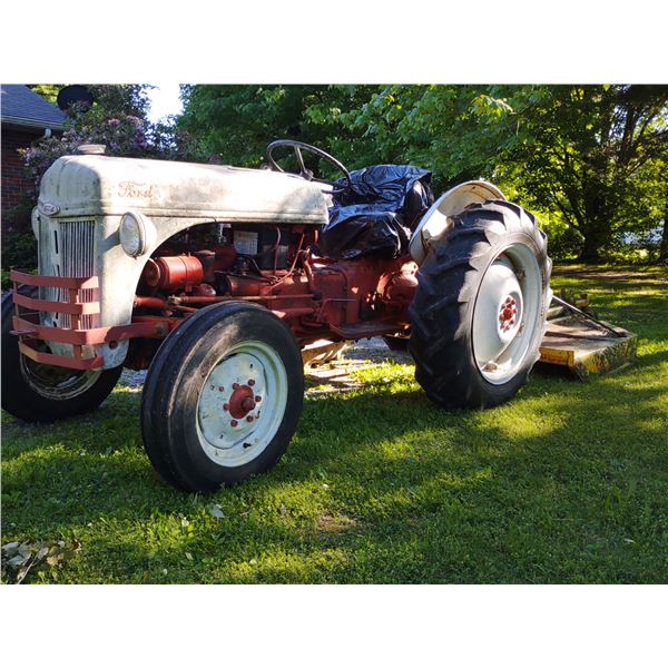 FORD 8N TRACTOR W/ NEWER LOOKING TIRES