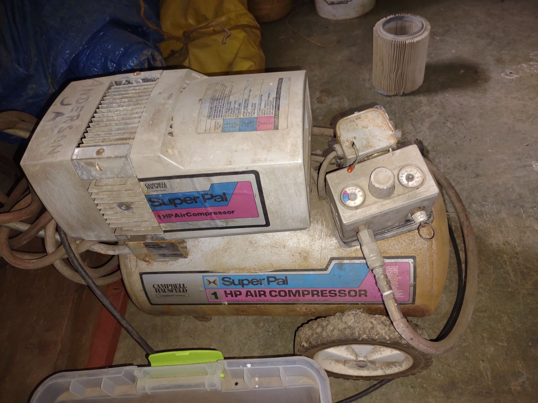CAMPBELL HAUSFELD SUPER PAL 1 HP 11 GALLON AIR COMPRESSOR