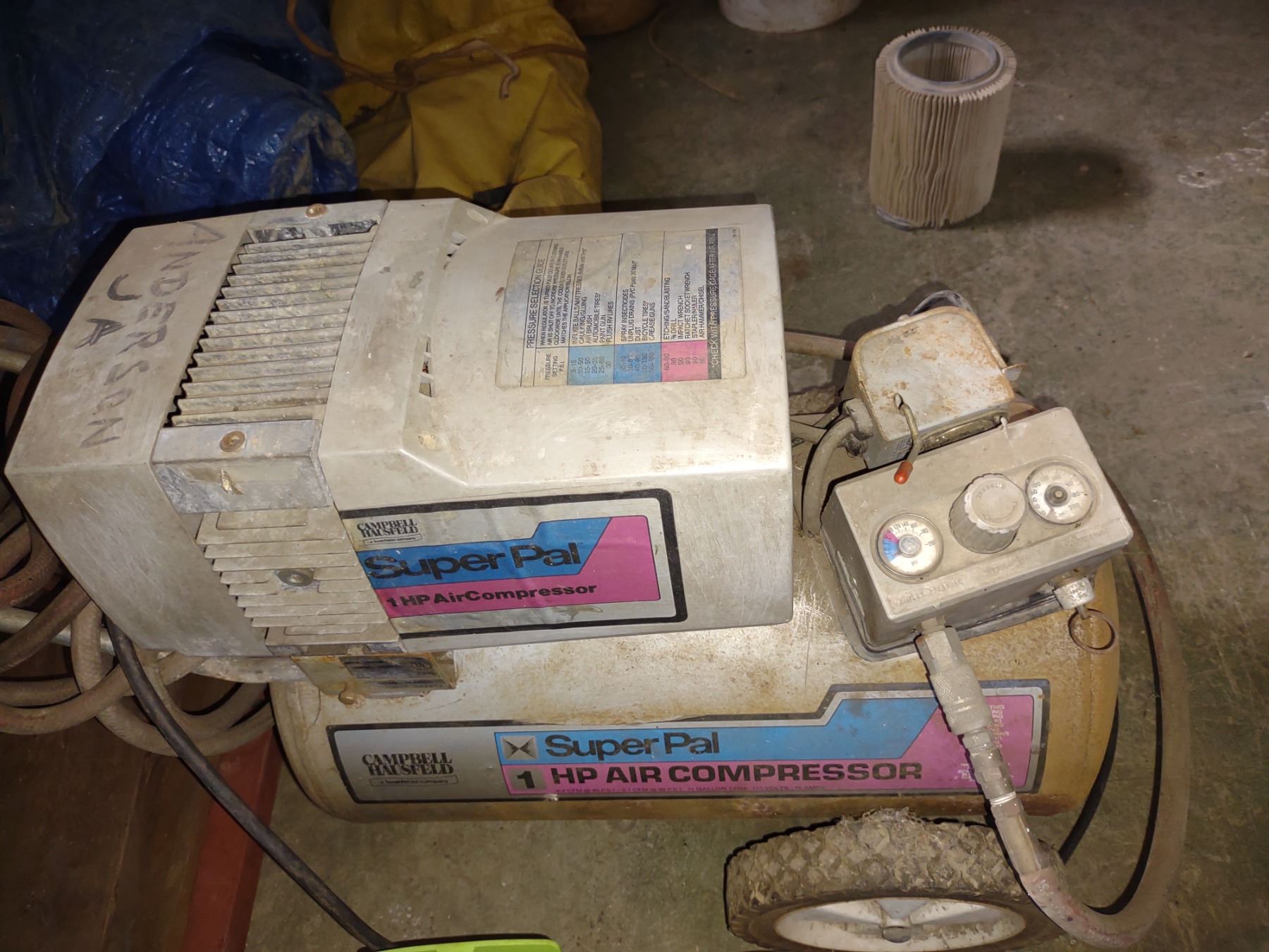 CAMPBELL HAUSFELD SUPER PAL 1 HP 11 GALLON AIR COMPRESSOR