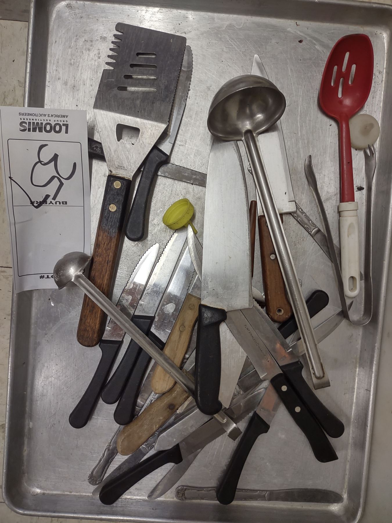 BAKING SHEET AND KITCHEN CUTLERY